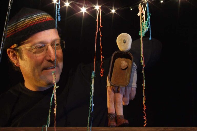 Free Neighborhood Tour - Chicago International Puppet Theater Festival